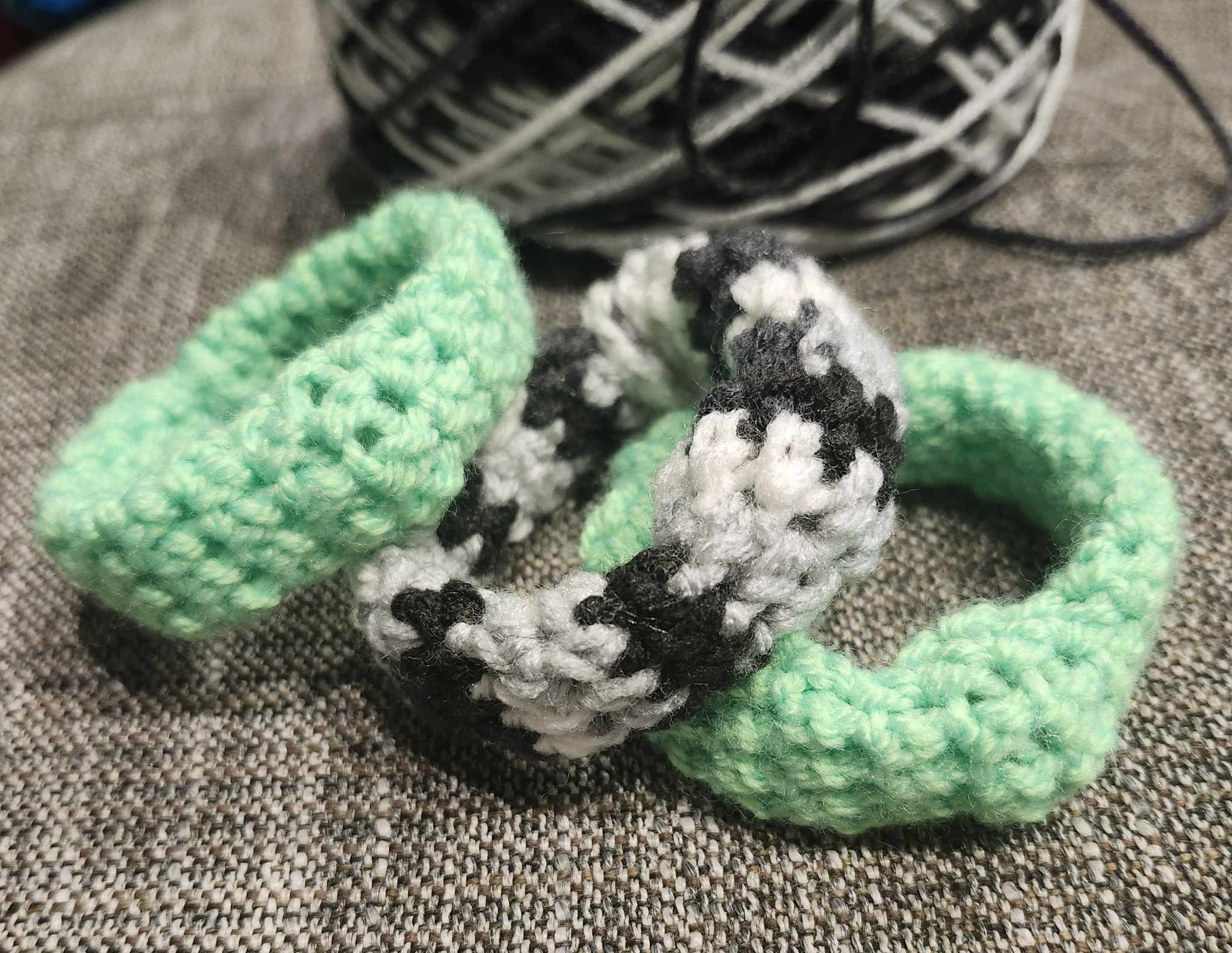 Free Pattern: Crochet Fidget Bangle - Owls R Pals