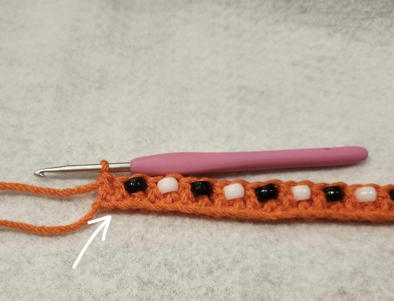 Free Pattern: Crochet Beaded Fidget Braclet - Owls R Pals